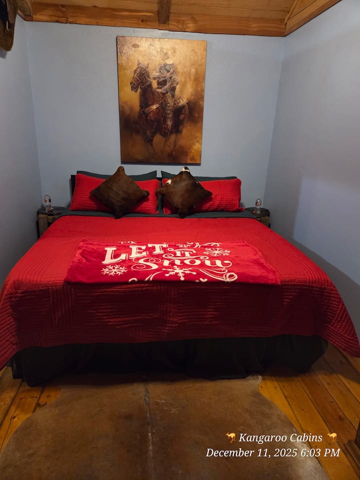 Upscale Cabin
Lake Front Porch Exotics Walk Fish - Tyler, TX