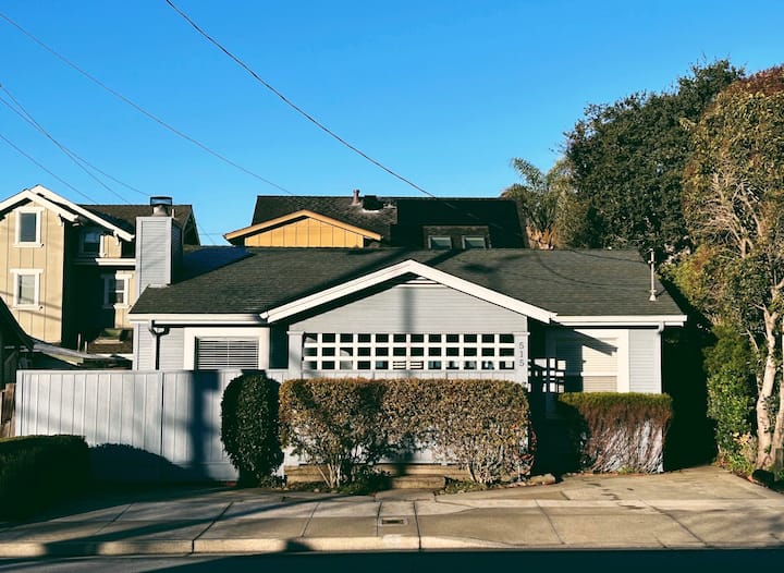 Cozy Twin Lakes Home - 5 Minute Walk To Beach - Santa Cruz, CA