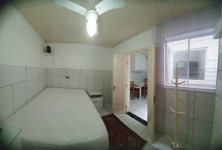 Casa 3 Dorm. C/suíte,2 Ar Cond.,churrasq., Garagem - Florianópolis