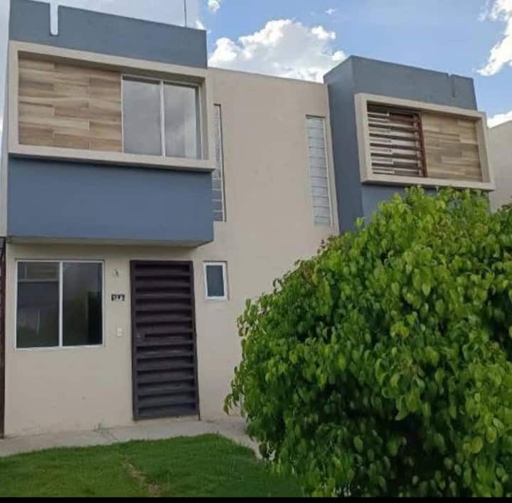 Frente A Walmart. Facturamos. - Ojo de Agua