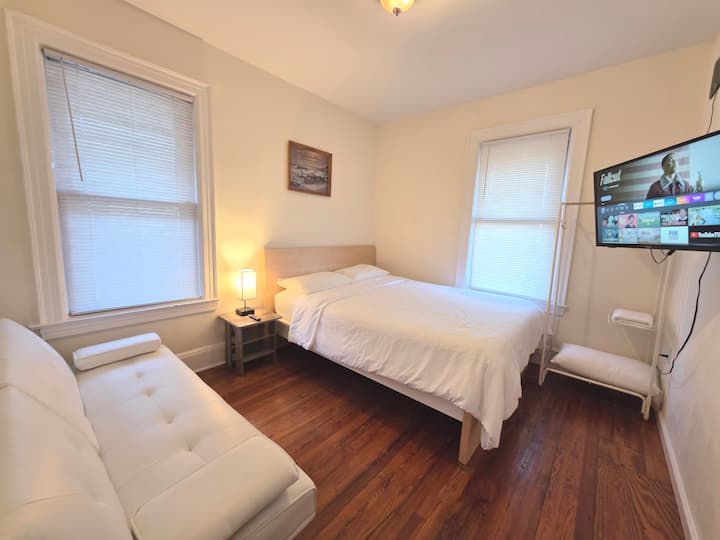 Entire Beautiful 2br Private Apartment [R] - Great Neck, NY