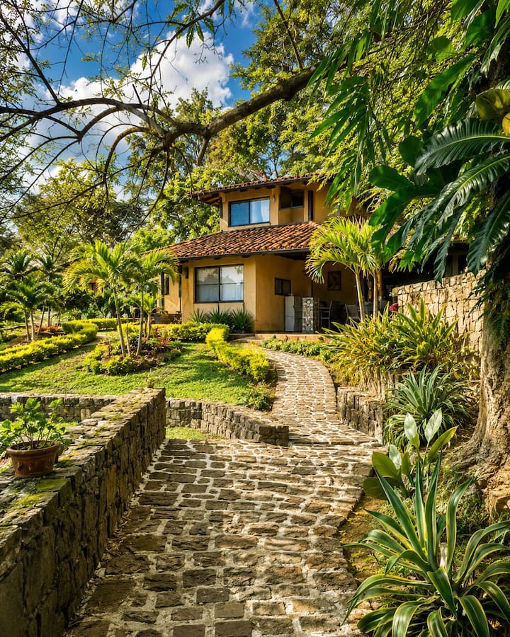 Hotel Casas De Campo El Ciruelo - Cabaña Lago X 4 - Santander, Colombia