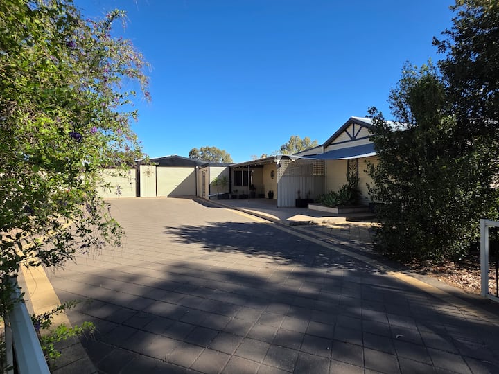 Bert's House On Hebbard - Broken Hill