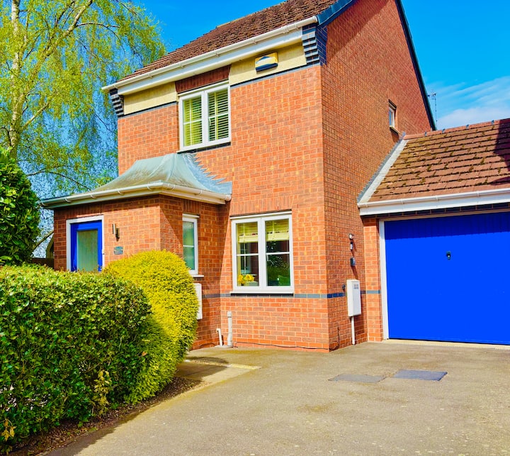 Boutique Detached House Parking & Private Garden - Nottingham