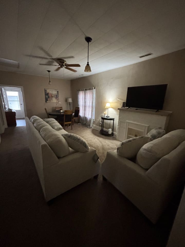 The Fox’s Bend, Your Home Away From Home! - Huntington, WV