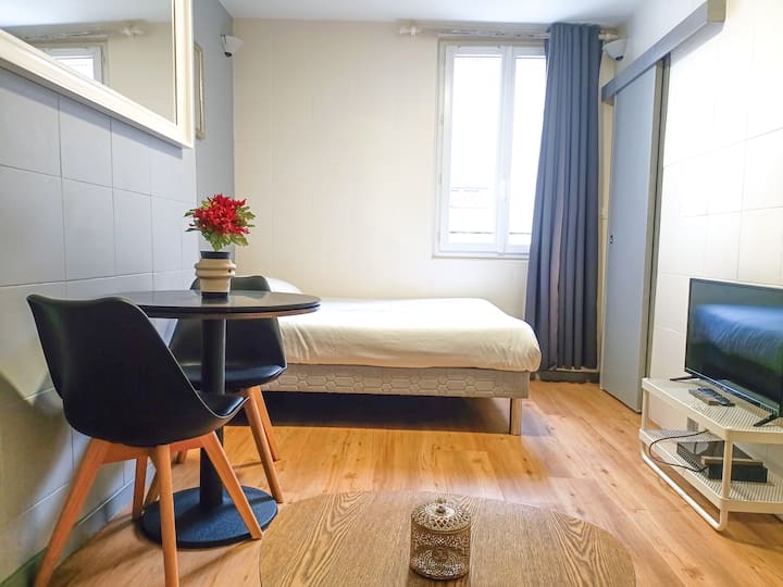 Studio Canal Saint Martin ** (Bail Mobilité) - Saint-Denis, France