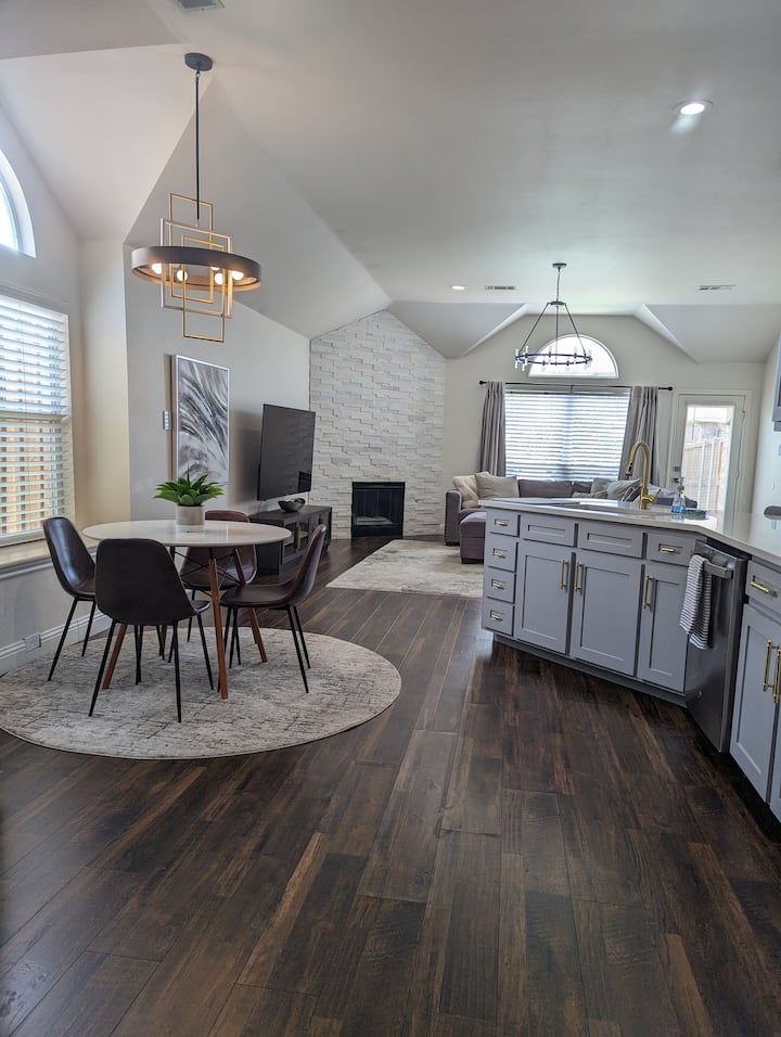 The Grand Escape That's Close To It All! - The Colony, TX