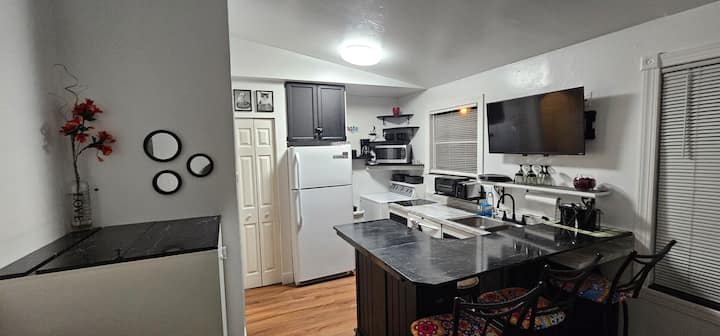 The Private Guest Suit (Upgrated Renovated Sept25) - Lehigh Acres, FL