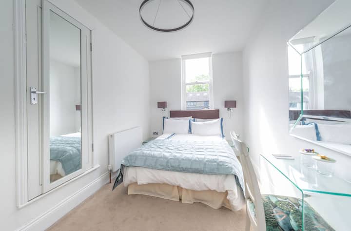 Bright And Modern Extension With Ensuites - Sheffield