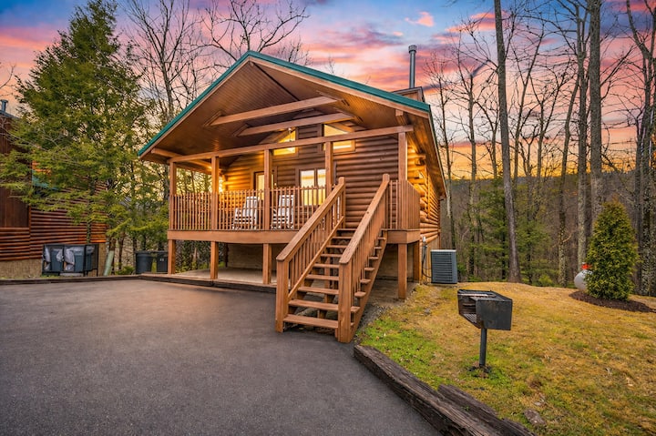 5 Min To Downtown| Hot Tub| Mountain View - Gatlinburg, TN