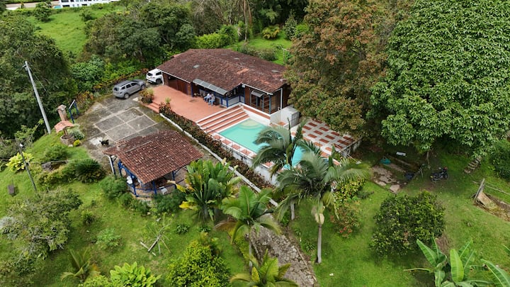 Hermosa Finca Descanso Con Chalet Tipo Suizo - La Vega