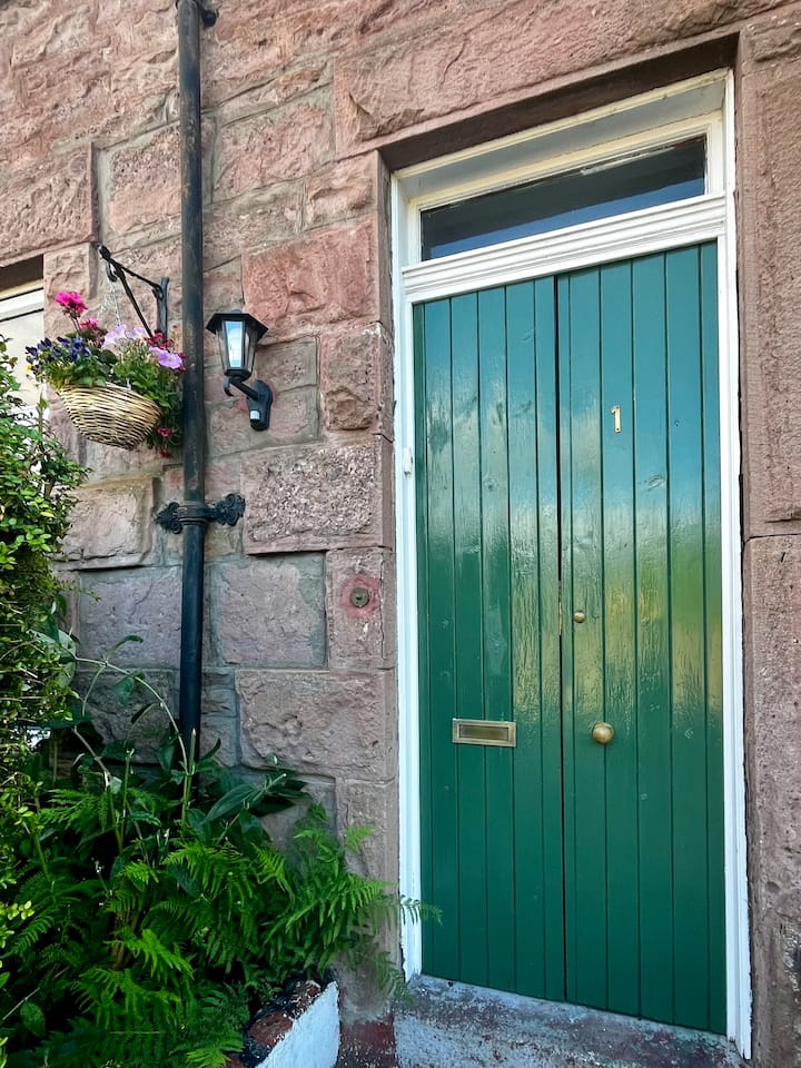 Spacious Flat By River And Castle With Terrace - Inverness, UK