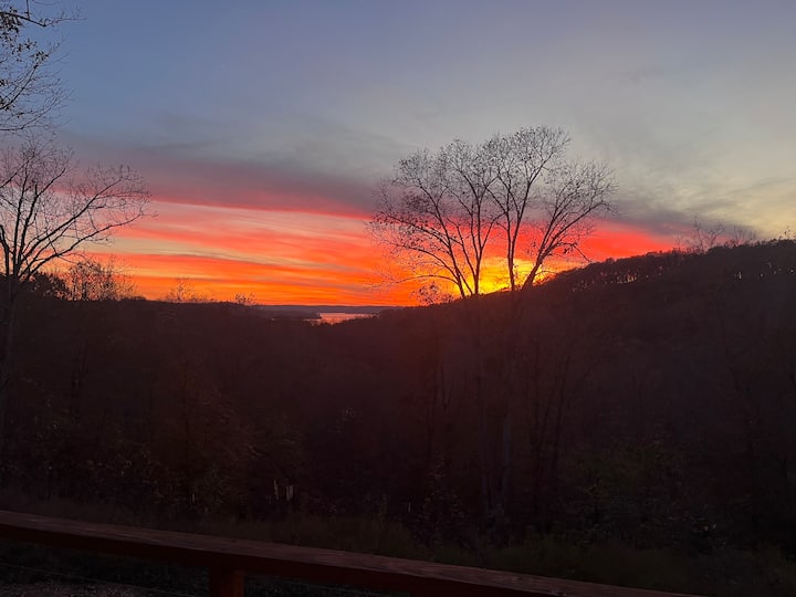Modern 4br W/ Hot Tub + Lake View | Sleeps 12 - Kentucky Lake