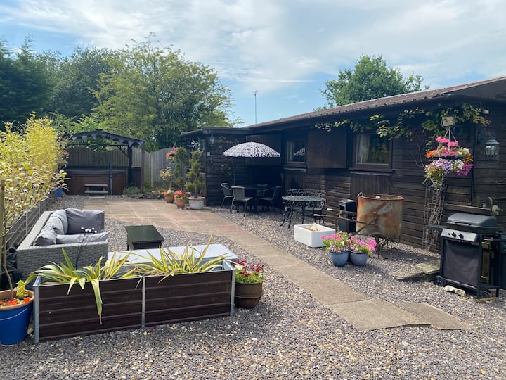 Little Orchard Stables For A Unique Hot Tub Break - Bridgnorth