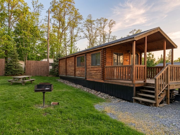 Seneca Lake Creekside Cabin A4 -Pet Friendly! - Seneca Lake, NY