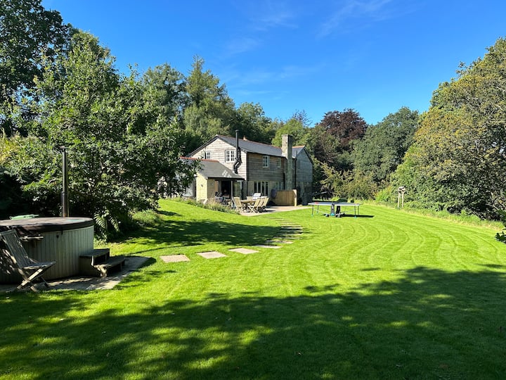 Large Family Cottage - Hot Tub - Shaftesbury