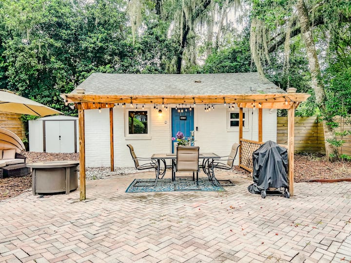 Stylish Mid-cent Mod Studio-blocks To Uf Stadium! - Gainesville, FL