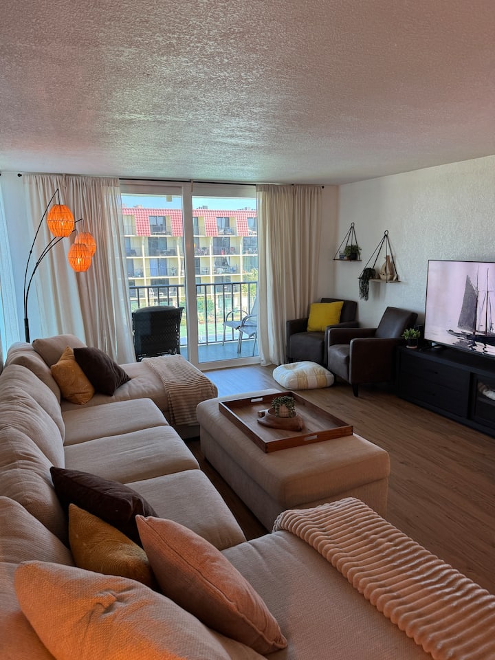 Large Beach-side Condo With Pickleball On-site - Daytona Beach, FL