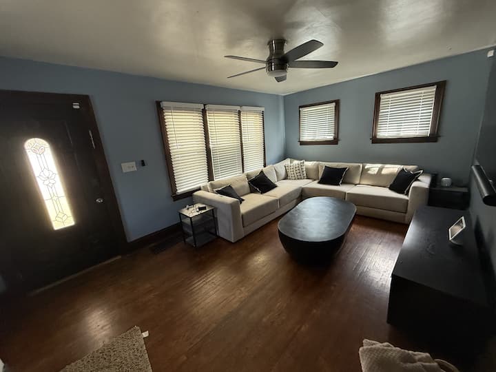 Home Away From Home - 애크런