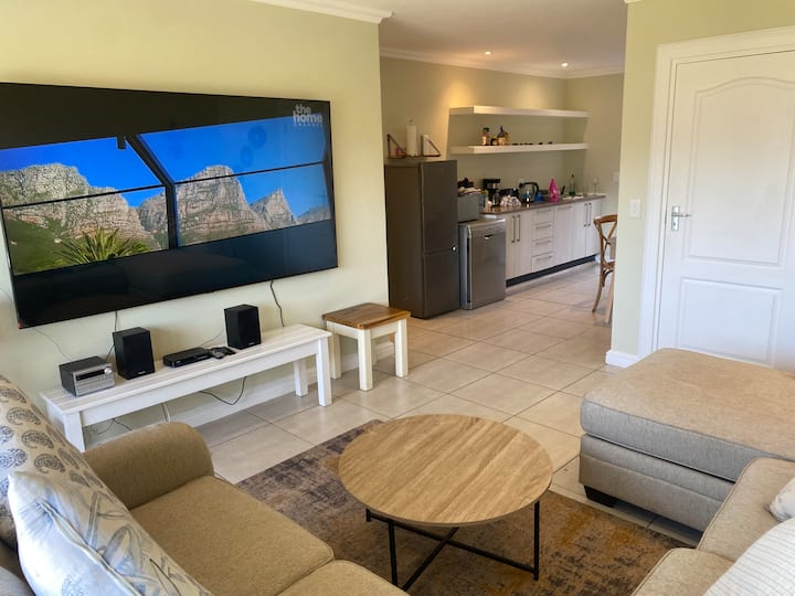 Lovely 2 B/r Apartment With Stunning Sea Views - Plettenberg Bay