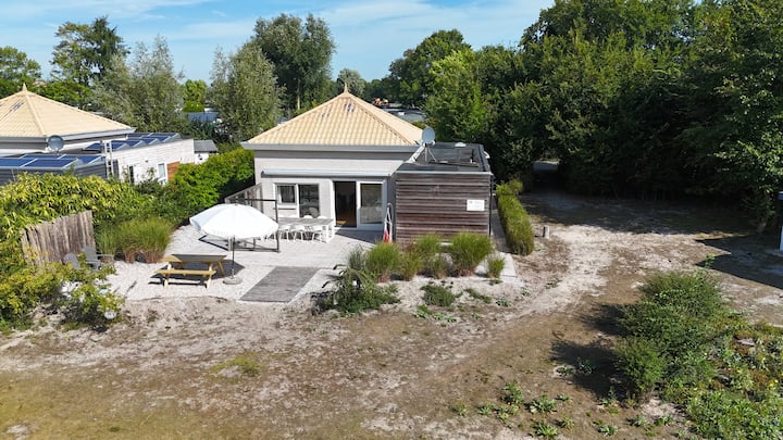 Mooie Ruime Bungalow, In De Duinen, Vlakbij Strand - Makkum