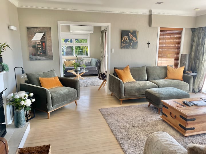 Peaceful Sun Drenched Oasis With Fab Views - Tauranga