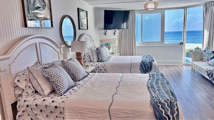 4th Floor Beachfront Studio With Two Queens - Florida Panhandle, FL