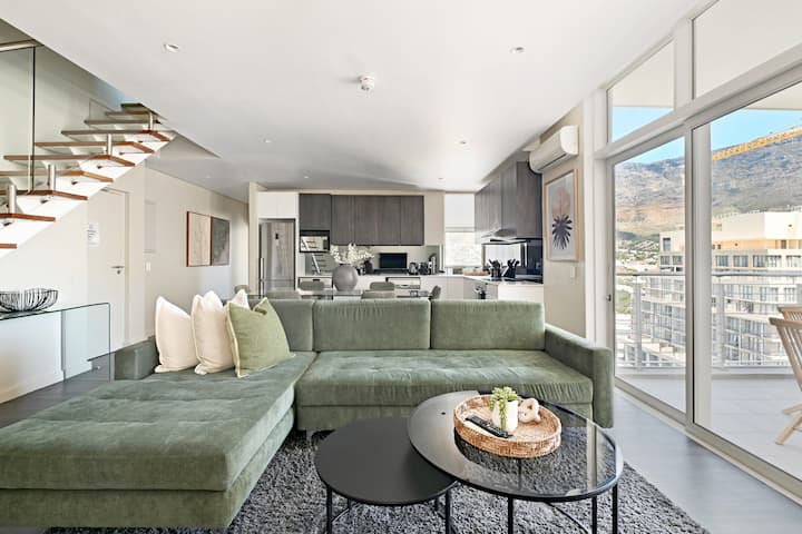 Designer 3br Penthouse In Central Cpt With Views! - Camps Bay