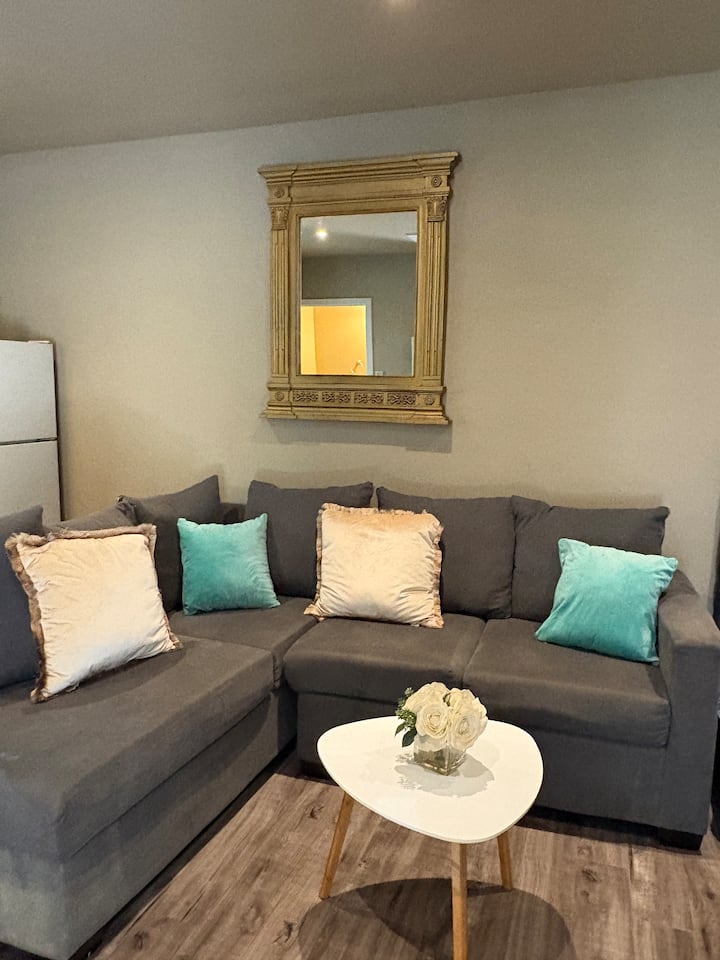 South Los Angeles Suite Studio Near 105 Fwy - Florence Avenue – Los Angeles
