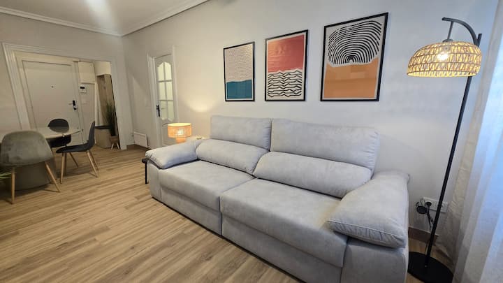 Comodo Piso En El Corazon Del Barrio De Gros - San Sebastián