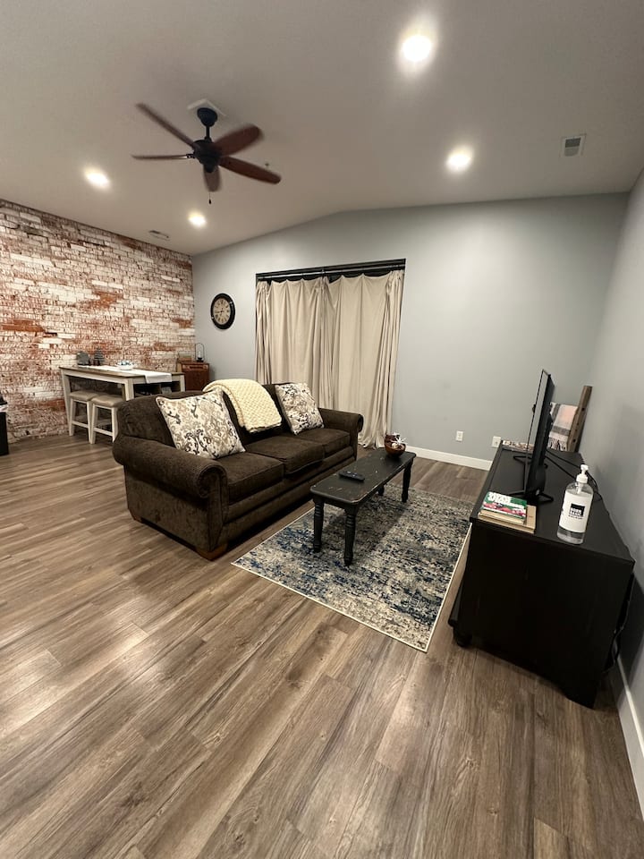 2nd Lvl Gorgeous Dwntwn Apt 2 Bed/2 Bath W/balcony - Grand Island, NE