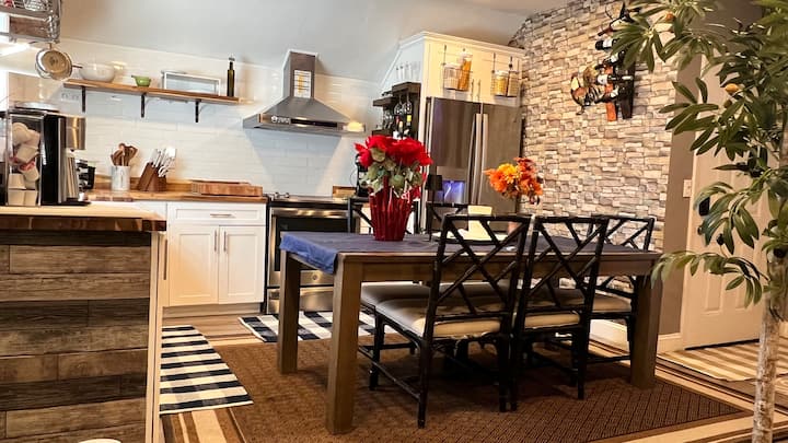 Cozy Apartment W/ 2 Bedroom 
 East Providence Ri - Rhode Island