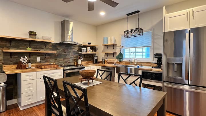 Bright & Cozy 2-bed Home W Free Parking & Laundry” - Providence, RI