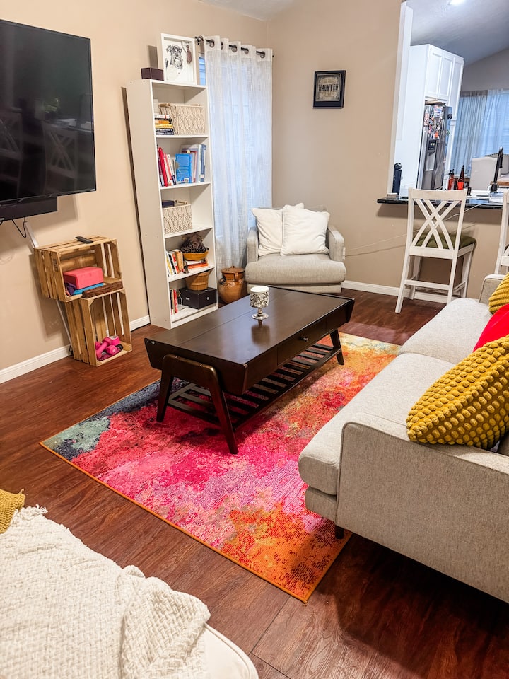 Cozy Stay Near Downtown - Houston, TX