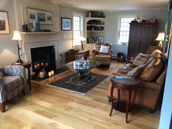 Captain's Quarters - Sandwich, MA