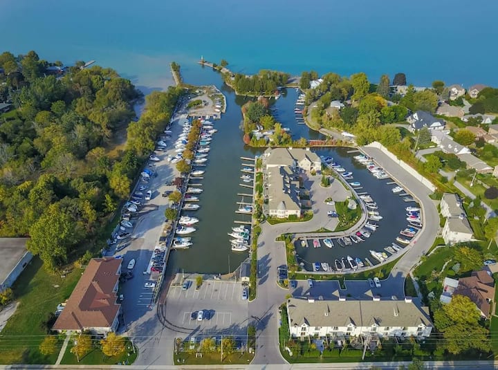 The Marina's Cove-suite B - Grimsby