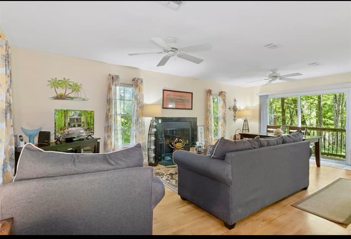 Weeki Wachee Retreat - Weeki Wachee, FL