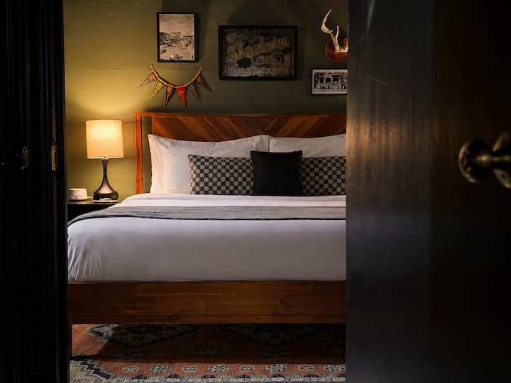 Cozy Basement W/king Bed |The Rambler - Sheridan, WY