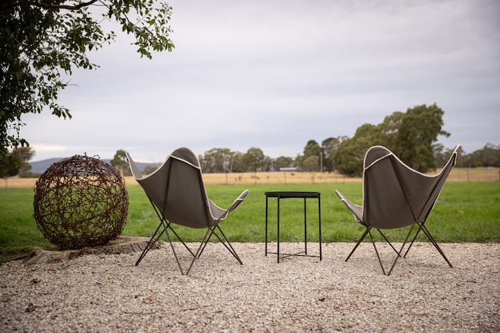 Stylish Cottage On Historic Property Near Kyneton - Macedon Ranges Shire