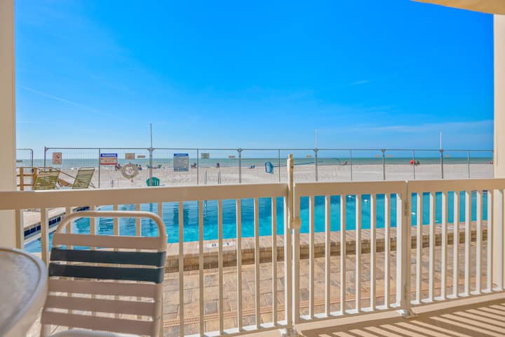 Beachfront 1br Condo  Closest Pool/patio Access & Gulf Views  Sleeps 2 - Indian Rocks Beach - Indian Rocks Beach, FL