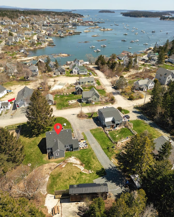 Coastal Stonington Home • Harbor Views • In-town - Stonington, ME