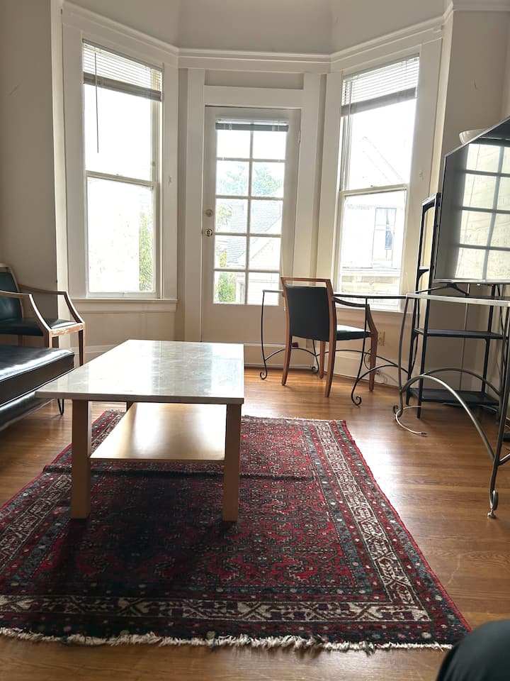 One-bedroom Apt.  Lafayette Park - San Francisco, CA