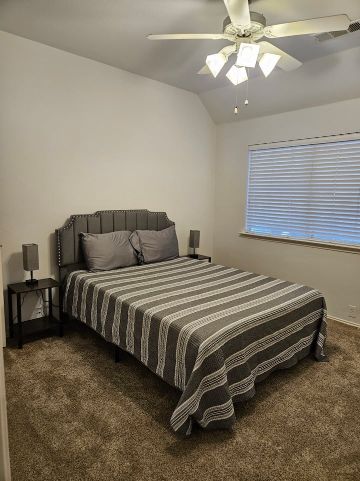 Beautiful & Large Cozy Room - Frisco, TX