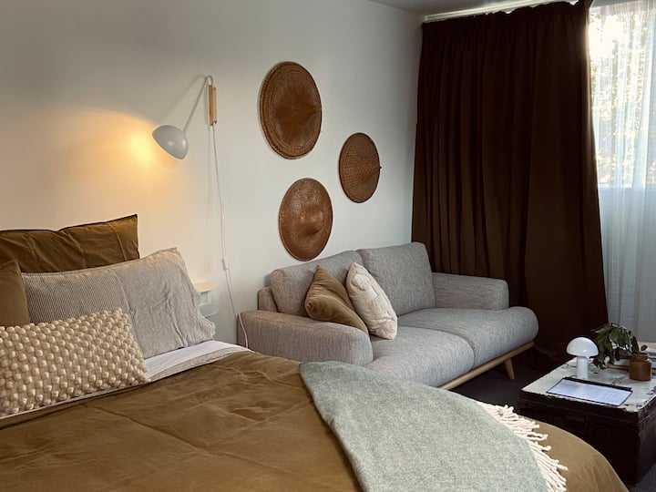 The Little Red Hut - West Coast