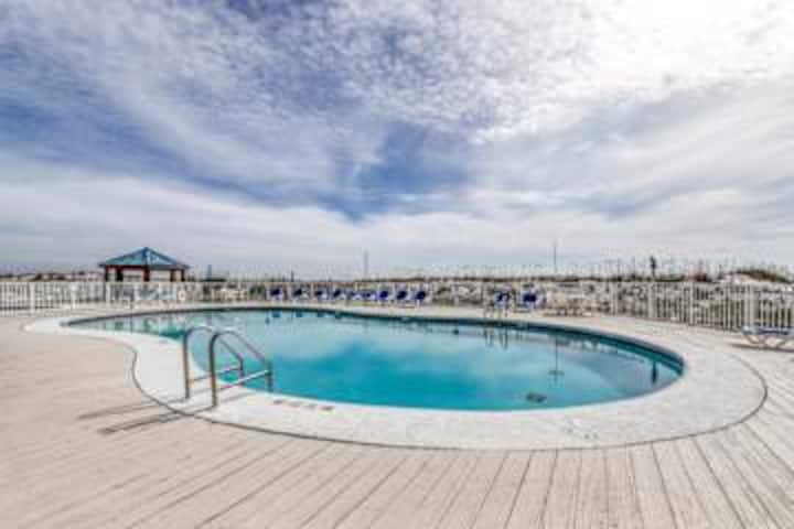 Studio On Beach W/ Shared Pool, Private Balcony - Orange Beach, AL