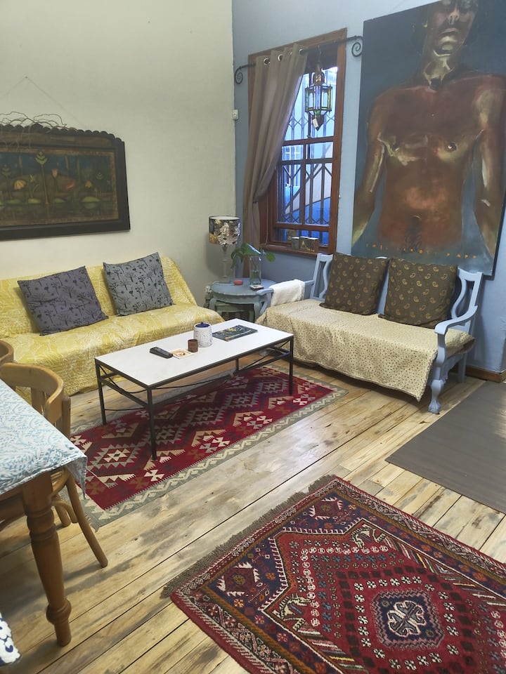 Bohemian Semi At The Foot Of Devil's Peak - Cape Town