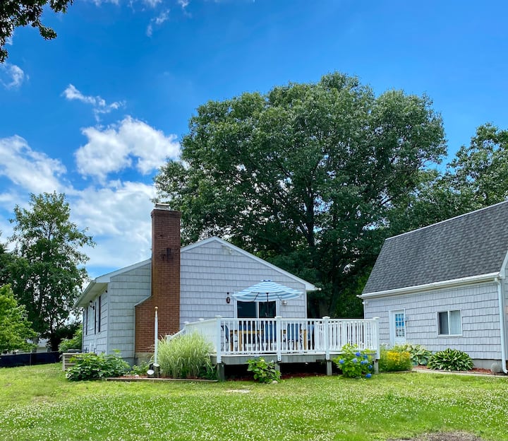 Charming Home Just A Few Miles From The Beach! - Westerly, RI