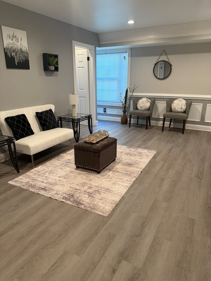 Two Bedroom Suite With Private Entrance - Clinton, MD