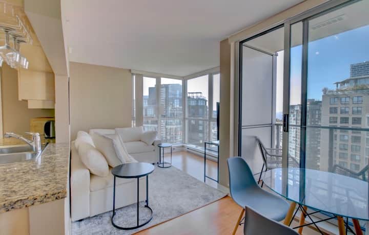 Marvelous Contemporary One Bedroom Apartment - Vancouver