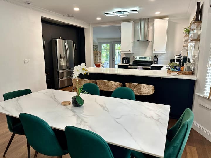 Bungalow Oasis | Palm Yard, King Bed Near Downtown - Tampa, FL